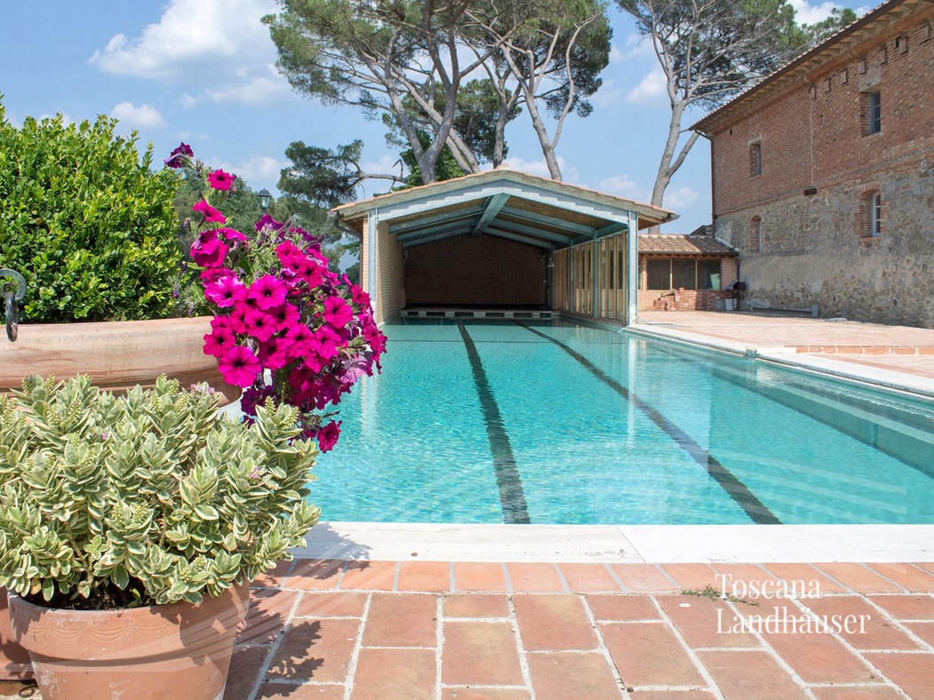 Historische Villa bei Arezzo mit Weinberg und Olivenhain