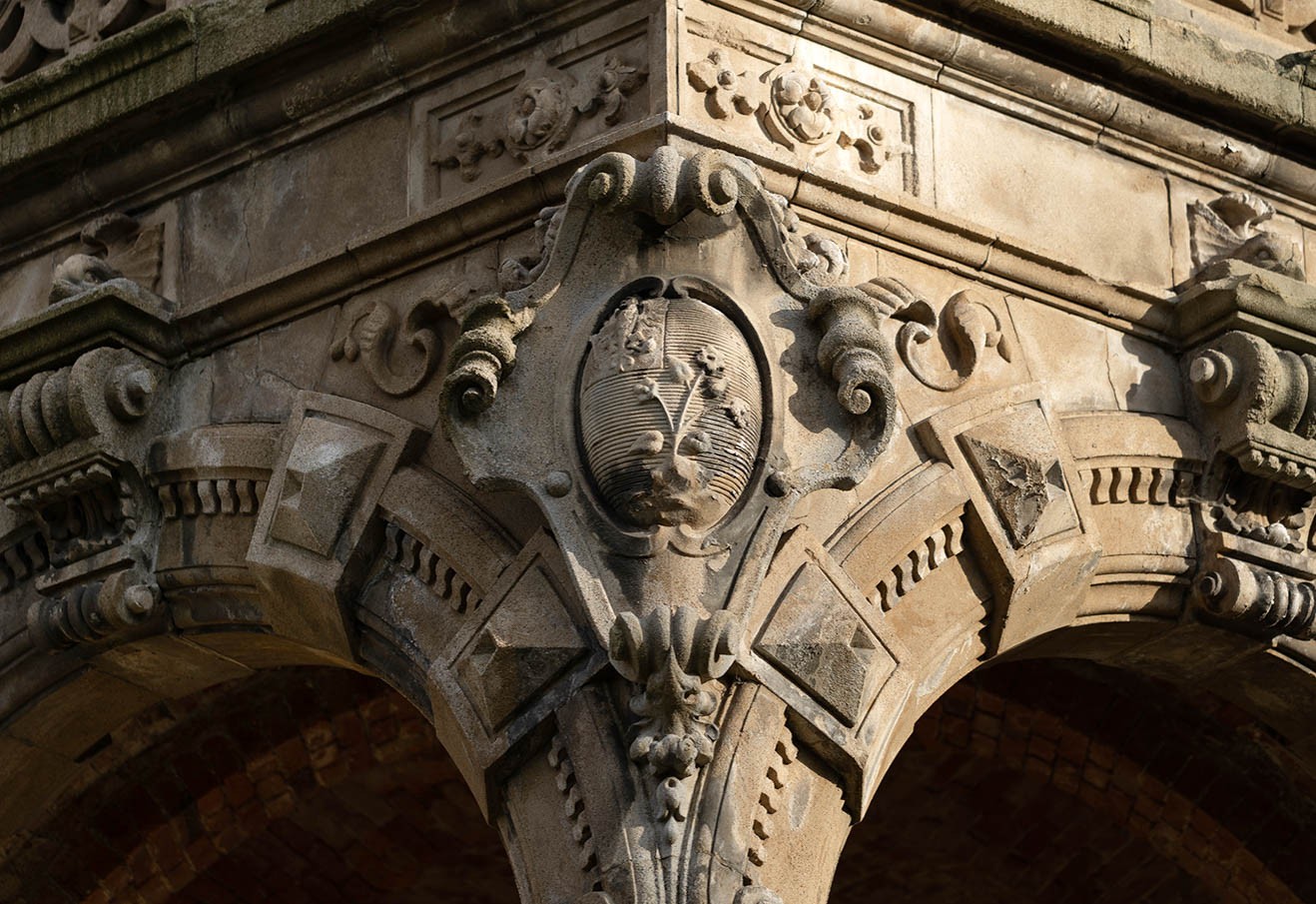 Bobrów - Schloss zu verkaufen 2025