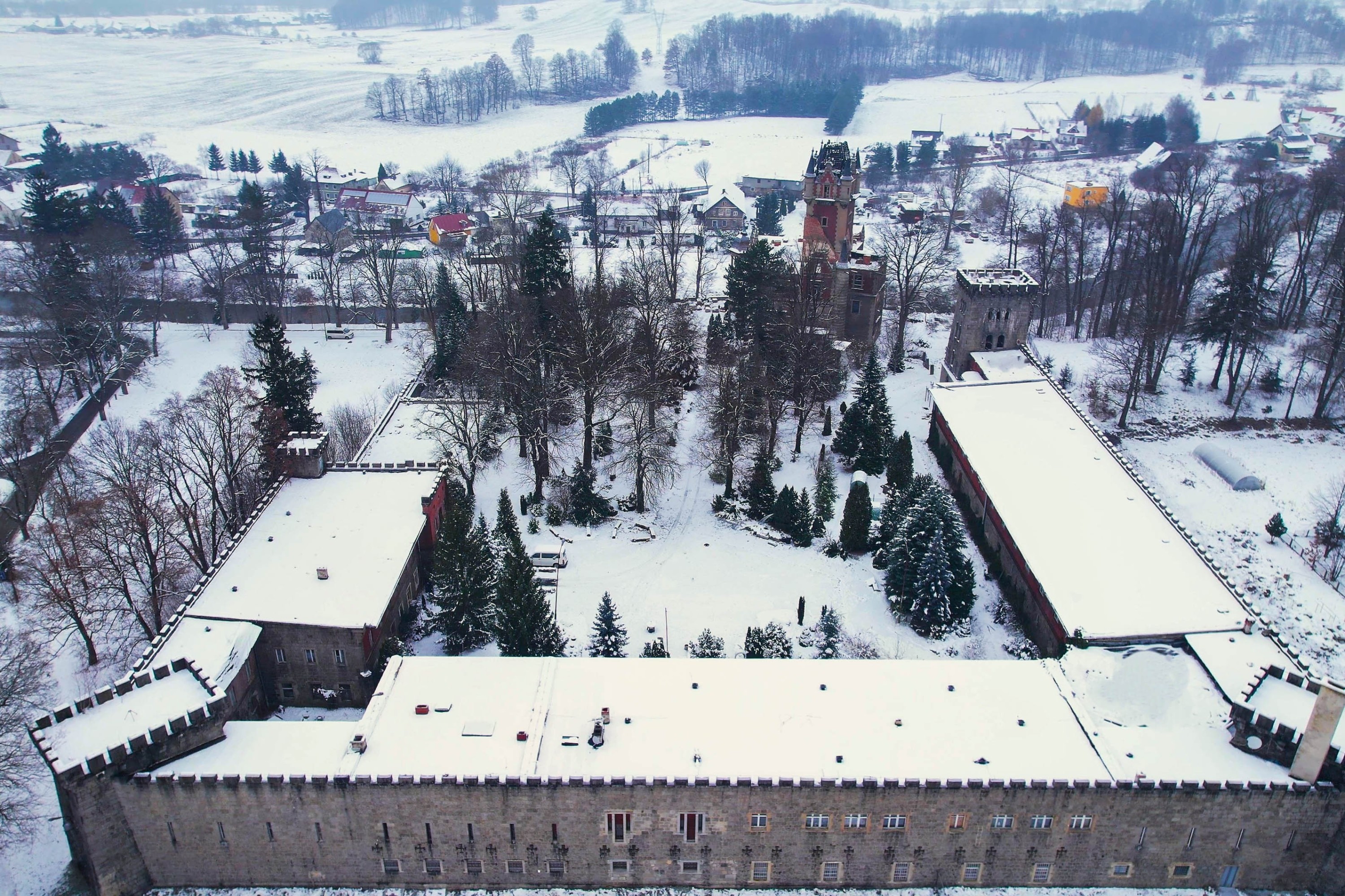 Bobrów - Schloss zu verkaufen 2025