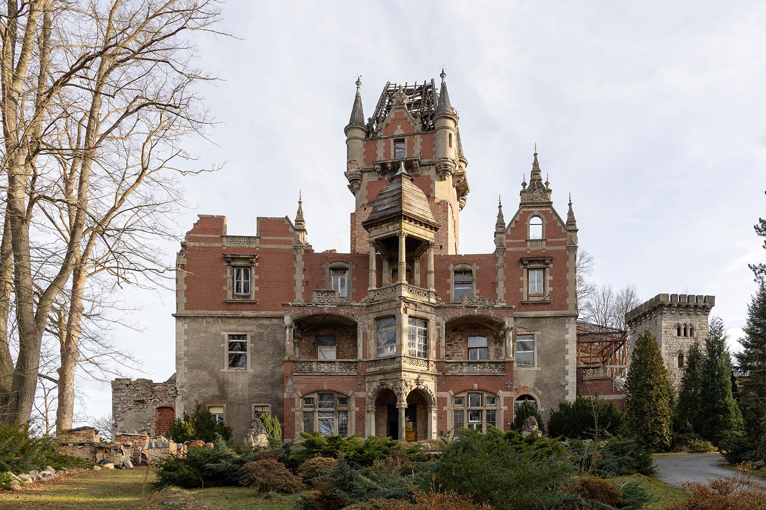 Bobrów - Schloss zu verkaufen 2025