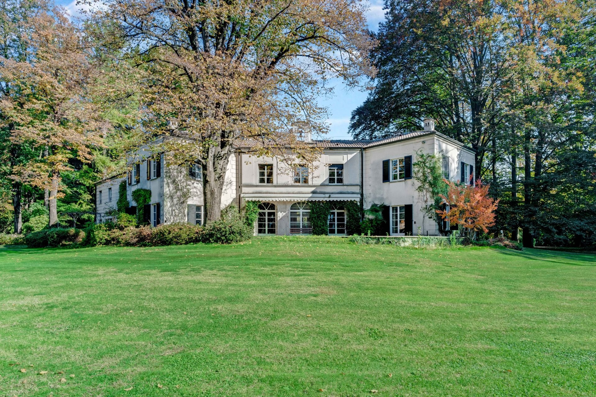 Somma Lombardo - Historische Villa kaufen Lombardei