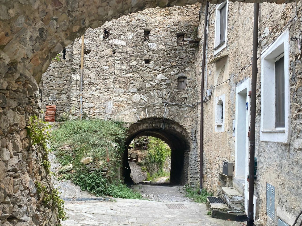 Renoviertes Castello in Erli bei Savona